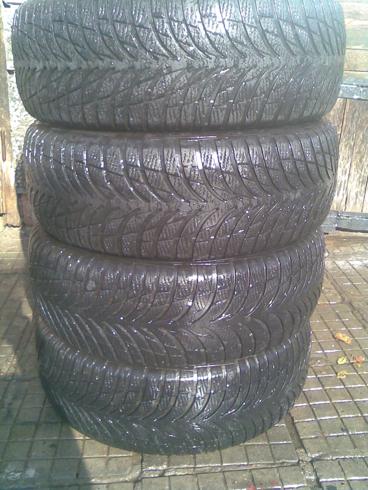 Продавам зимни гуми Goodyear Ultra Grip 7 + - Купува/продава гуми и ...